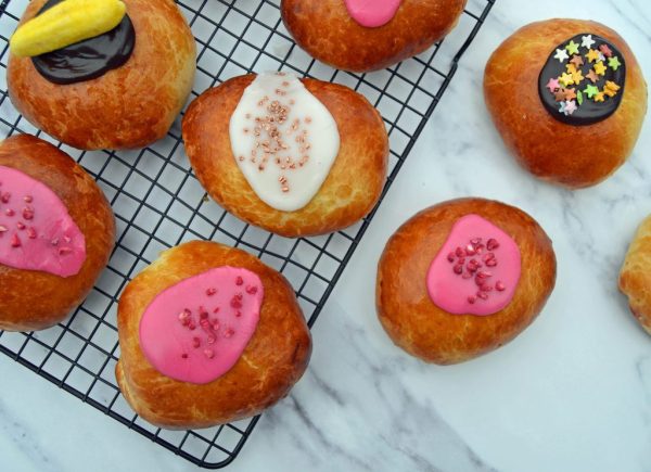 Fastelavnsboller med creme I Opskrift I Madenimitliv.dk