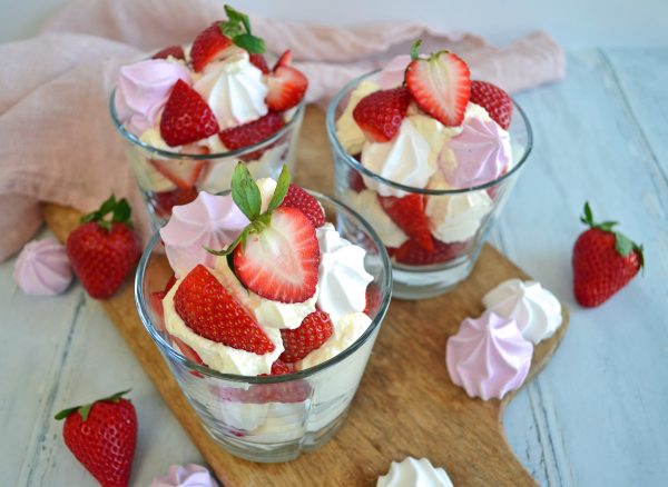 Eton mess med jordbær | Nem dessert | Madenimitliv.dk